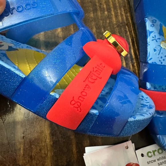 CROCS | Shoes | Crocs Snow White Isabella Sandals C2 Nwt | Poshmark